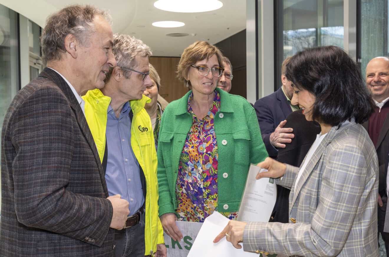 Volksantrag „Ländle leben lassen“: Verbände übergeben Unterschriften an ...